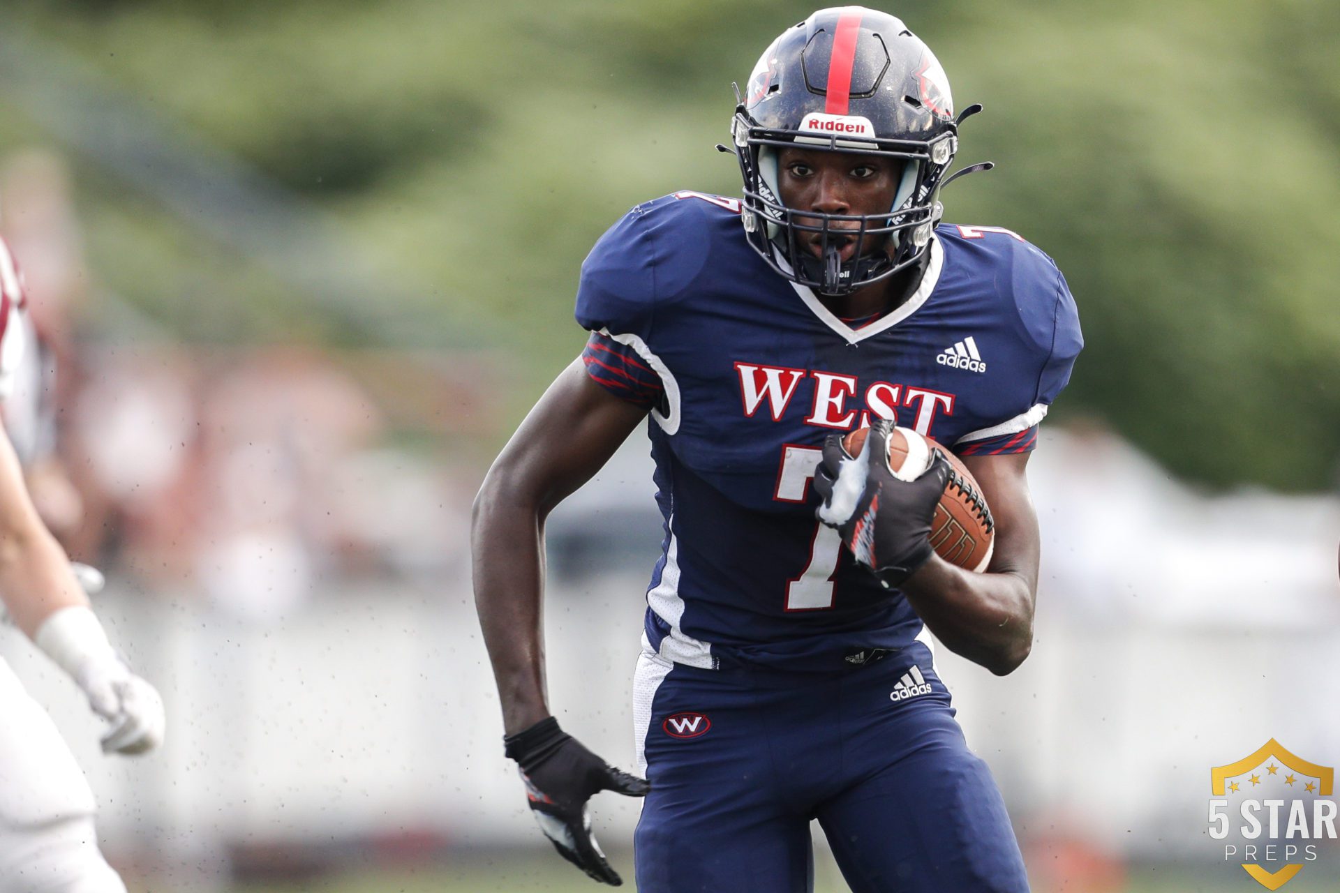 West Rebels improve to 2-0 by edging Farragut, 41-38, in offensive ...
