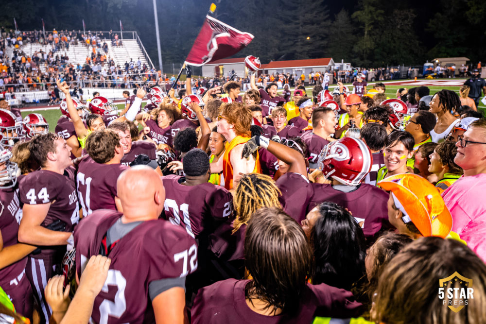 Oak Ridge Wildcats fend off late-charging Clinton in Week 3 for 21-14 ...