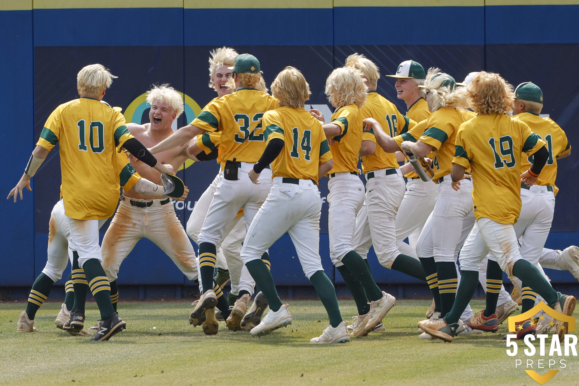Ian Hubbard's walk-off, shirt-off moment gives Knoxville Catholic ...